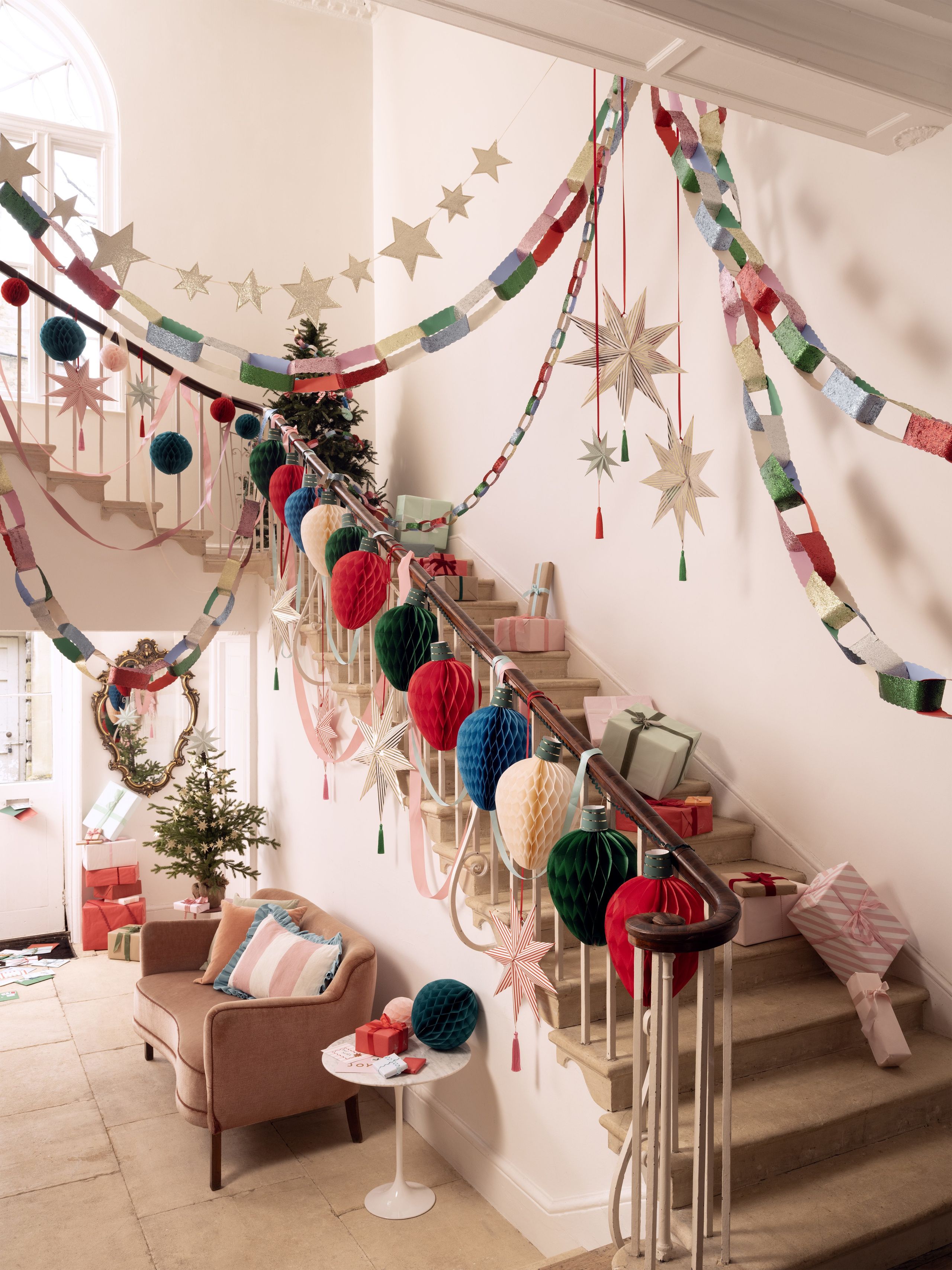 This "Ribbon Garland" Elevates The Humble Paper Chain | Livingetc