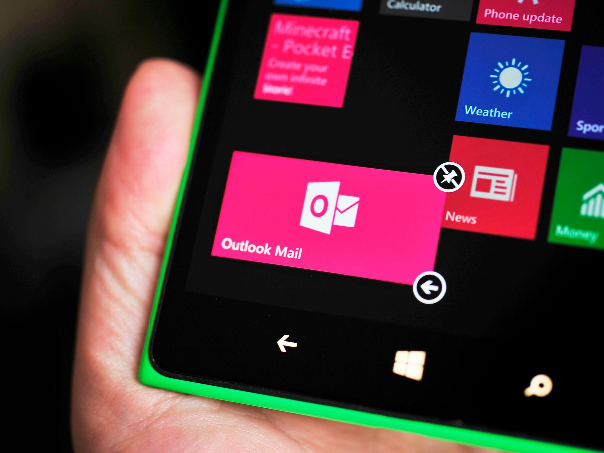 Outlook for Windows 10 Mobile gets new button layout, updated design ...
