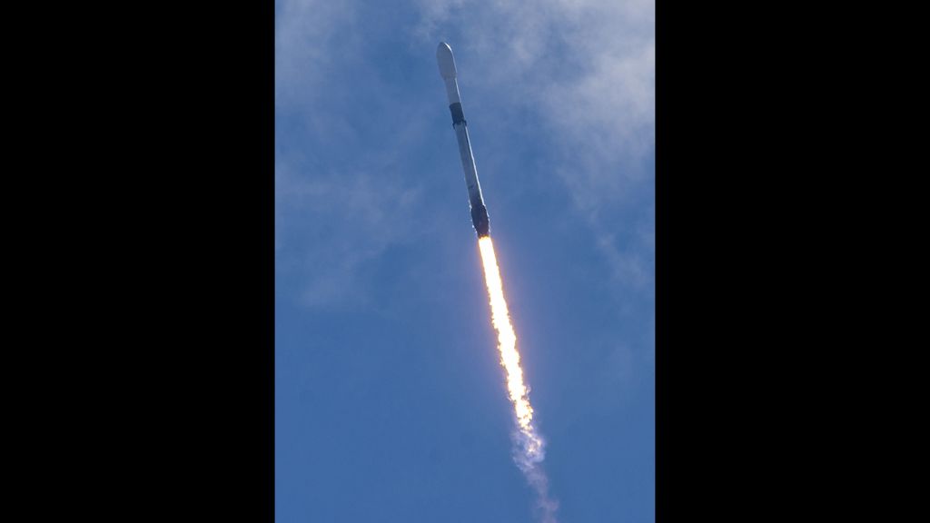 SpaceX's Starlink satellite megaconstellation launches in photos | Space