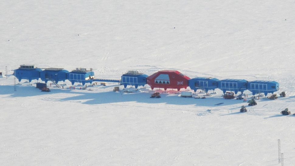 Photos: Behind the Scenes of an Antarctic Research Base's Relocation ...