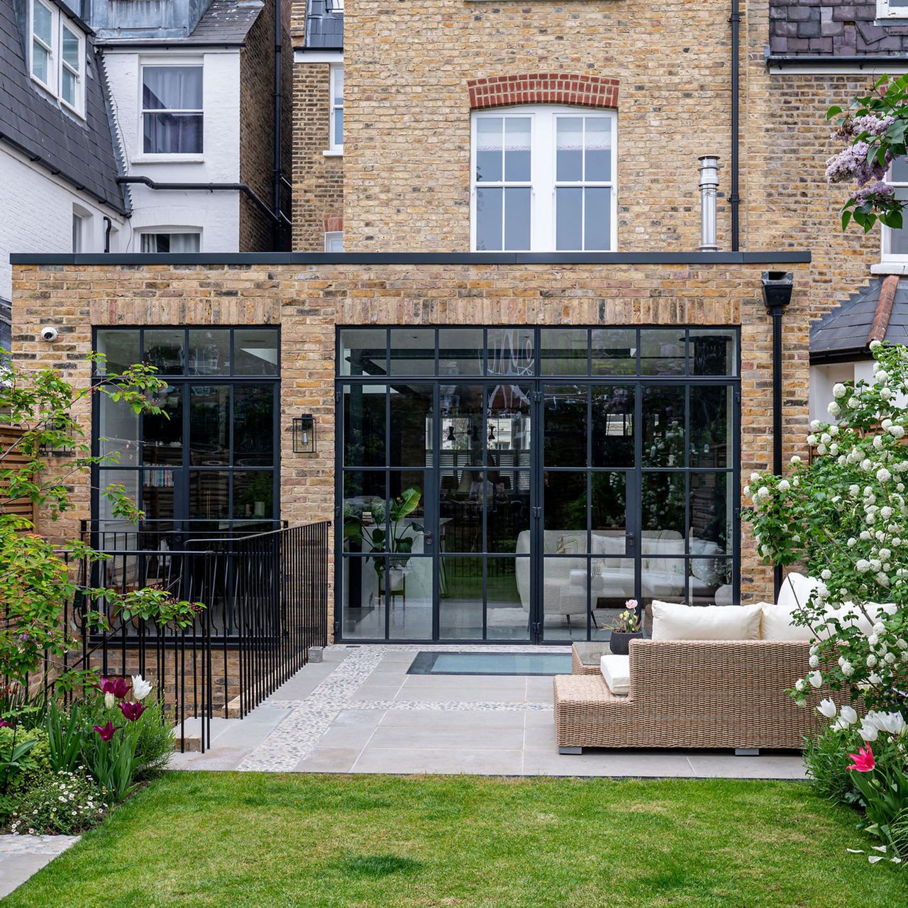 Crittall windows – everything you need to know about black steel frames ...