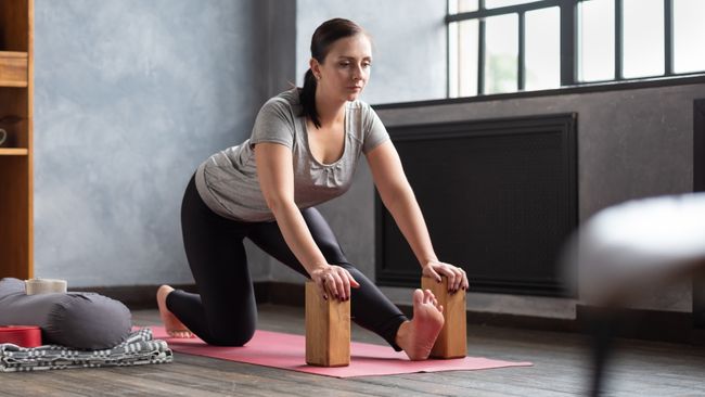 What is isometric stretching? | Advnture