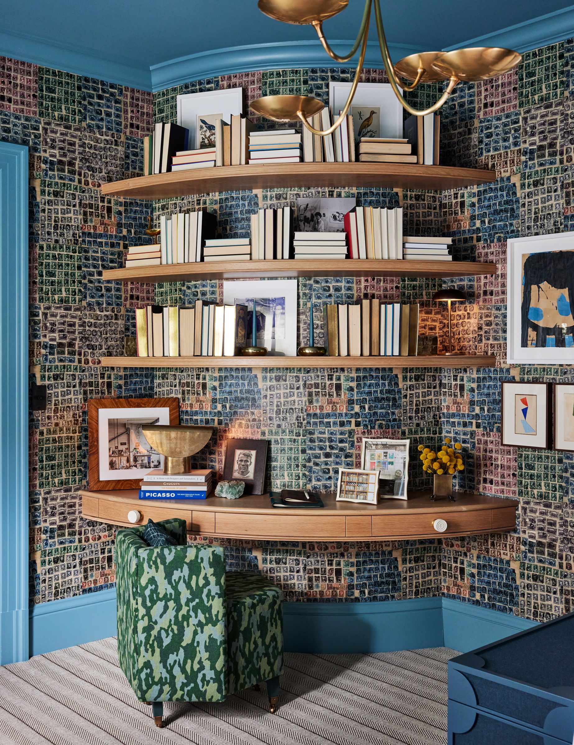 Bookshelf trends – 8 stylish ways to display books in 2025 | Homes and ...