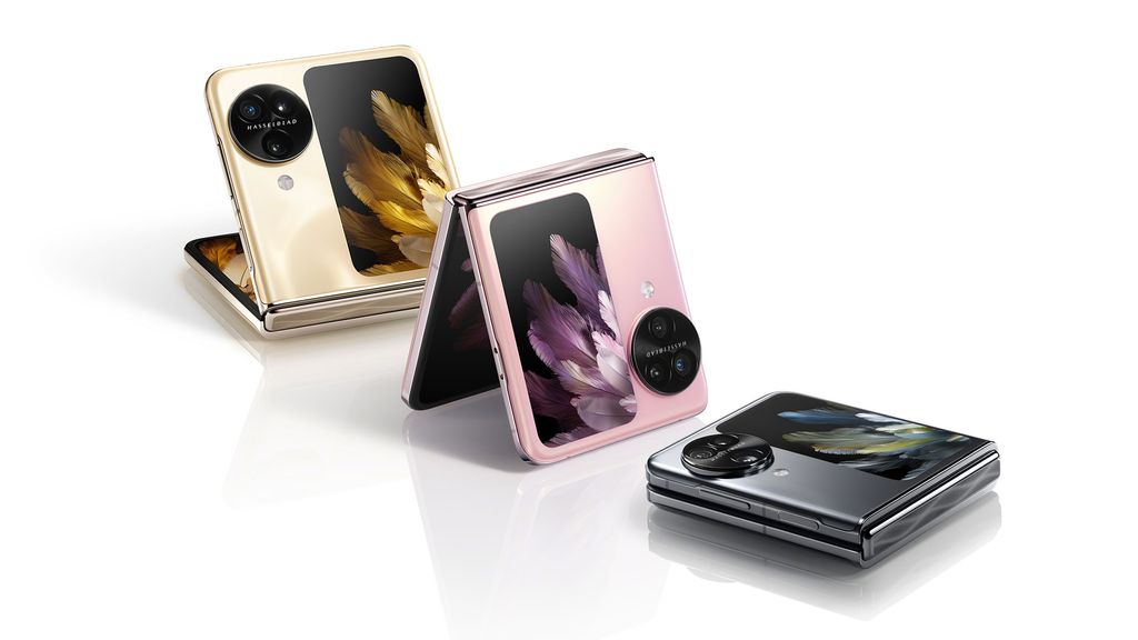 World's first flip phone with a telephoto camera: Oppo Find N3 Flip ...