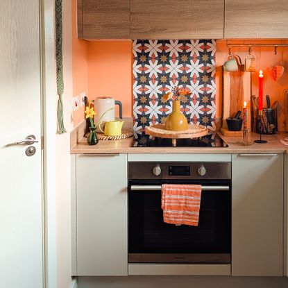 Upstand vs splashback: the difference and which is best | Ideal Home