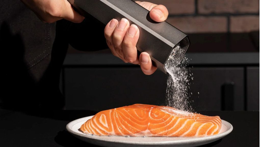 I tried Gordon Ramsay’s favorite salt and pepper grinders, and now I ...