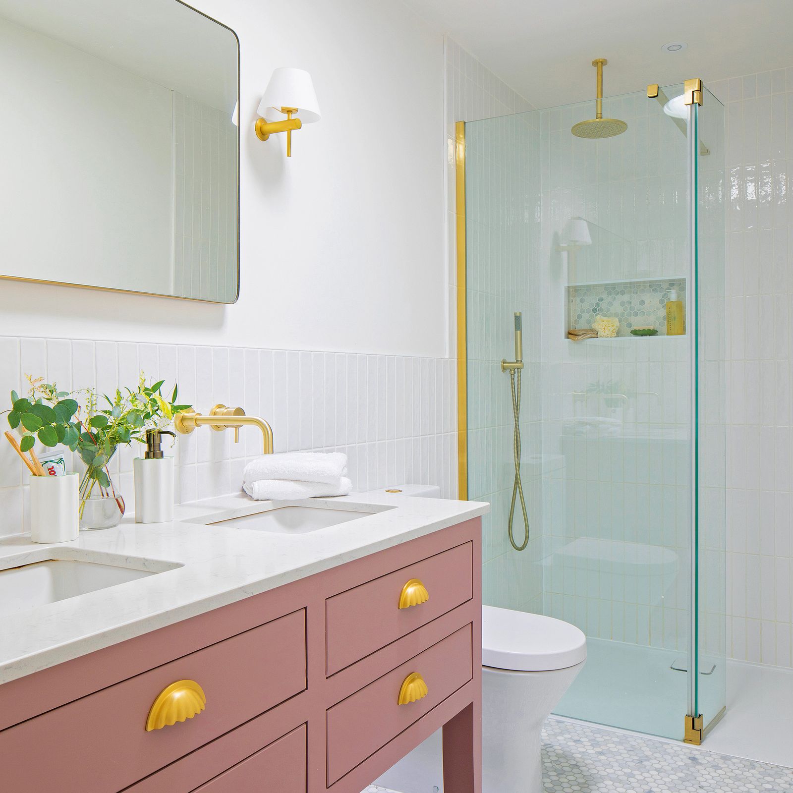 How small is the minimum for an en-suite bathroom? | Ideal Home
