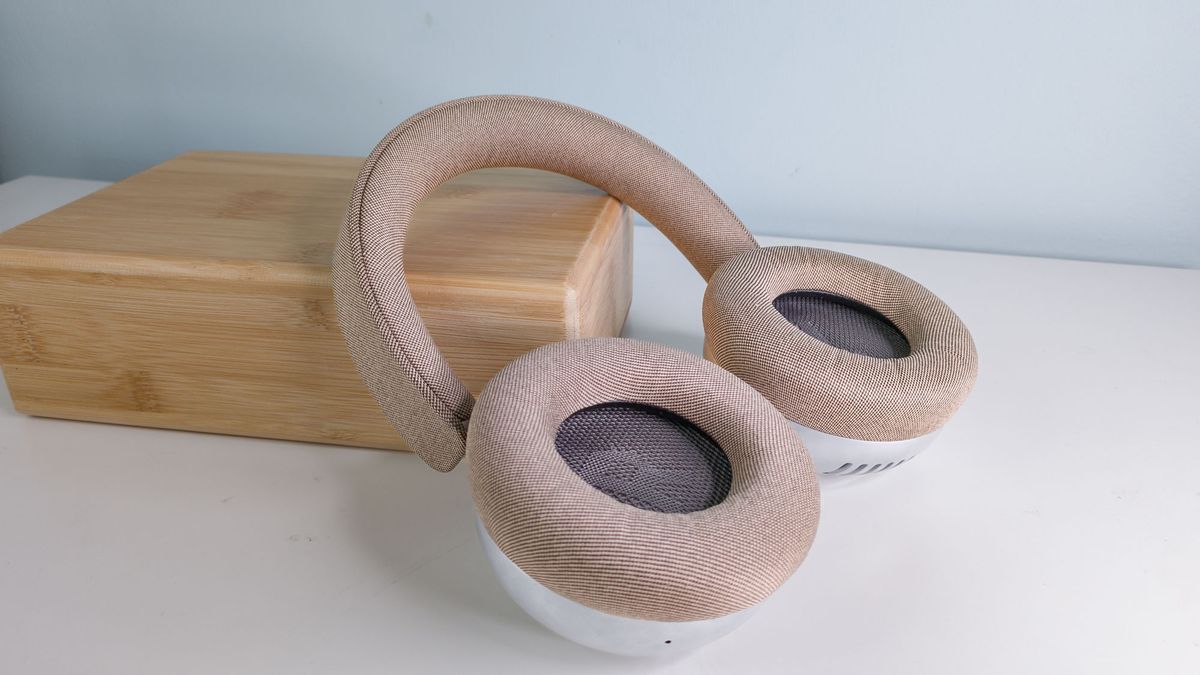 I just tested these headphones powered by vacuum tubes — and they sound ...