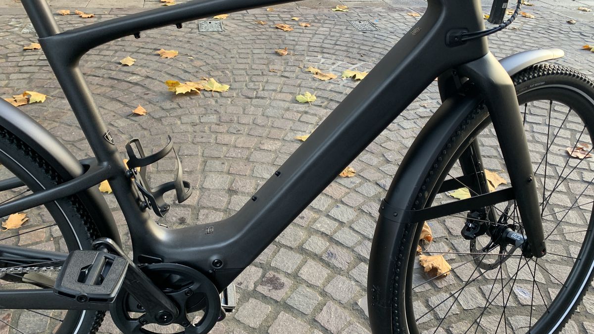 Specialized Vado SL2 Carbon review: A top-of-the-range lightweight ...