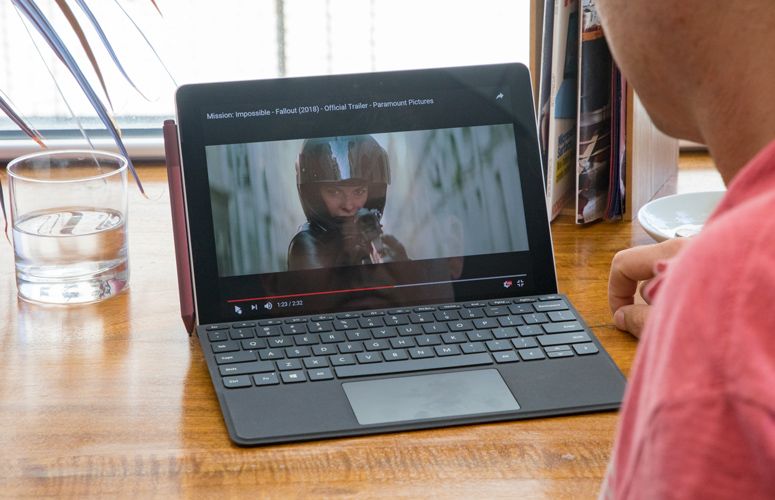 Microsoft Surface Go Review: A Great Budget 2-in-1 with One Flaw ...