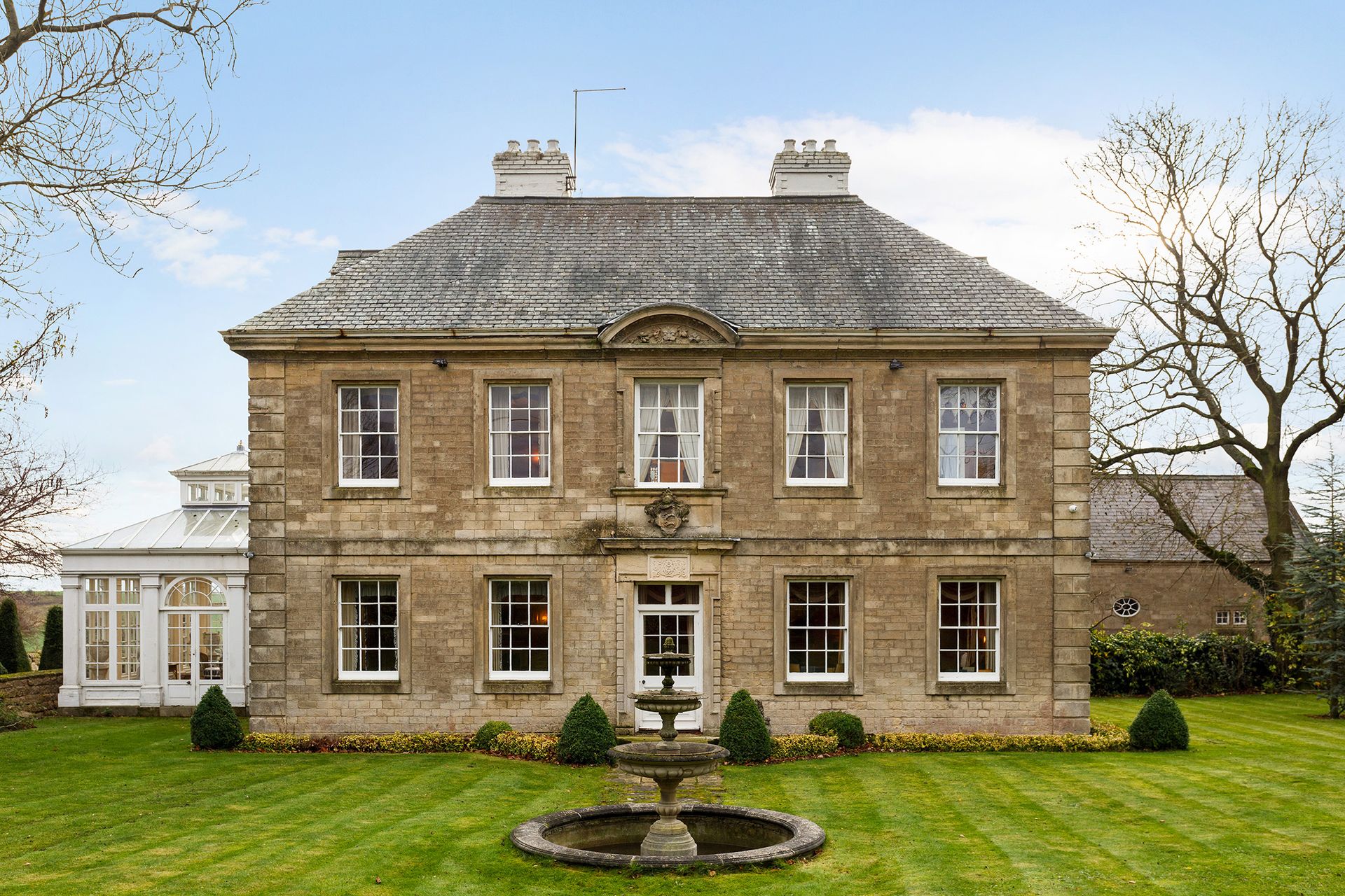 A beautiful 17th century hall for sale with stables, swimming pool and ...