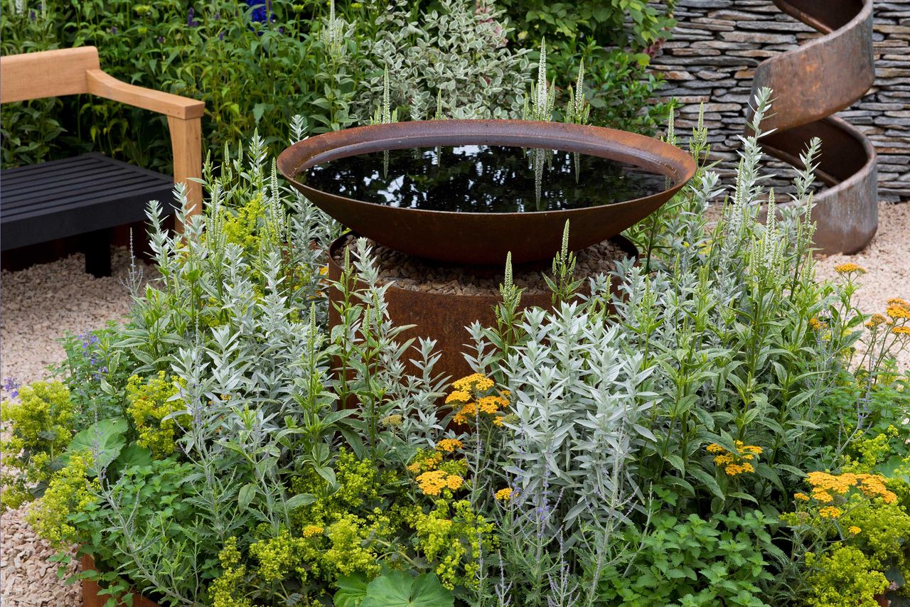 Small garden pond ideas: 12 petite ponds for little backyards ...