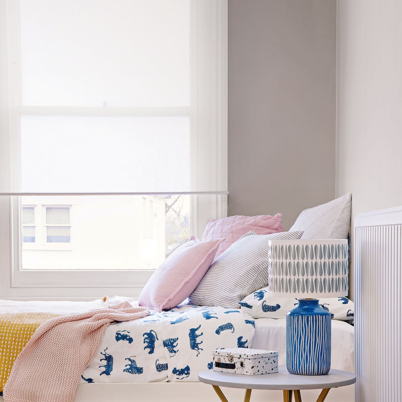 Change bedding in a minute with this easy way to change a duvet cover ...