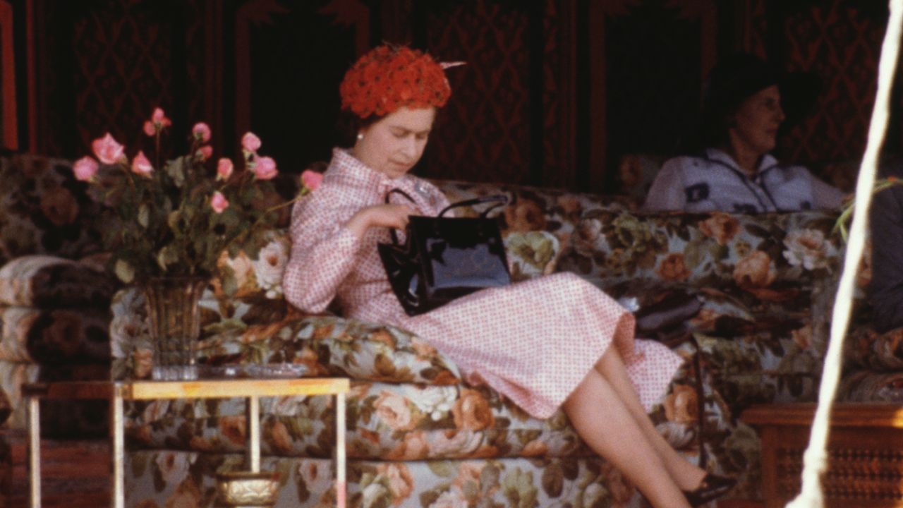 Royal Fashion Expert Shares Secret History of Princess Kate and Queen ...