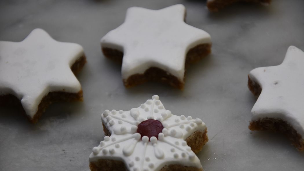 Royal Family's Cinnamon Stars Christmas Cookie Recipe | Marie Claire