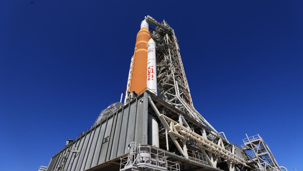 NASA's Artemis 2 moon rocket has a problem and it's leaving the launch ...