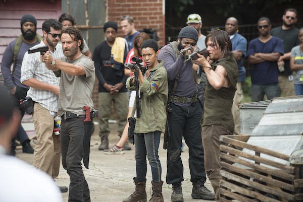 The Walking Dead: 32 Behind-The-Scenes Photos To Make You Love The Show ...