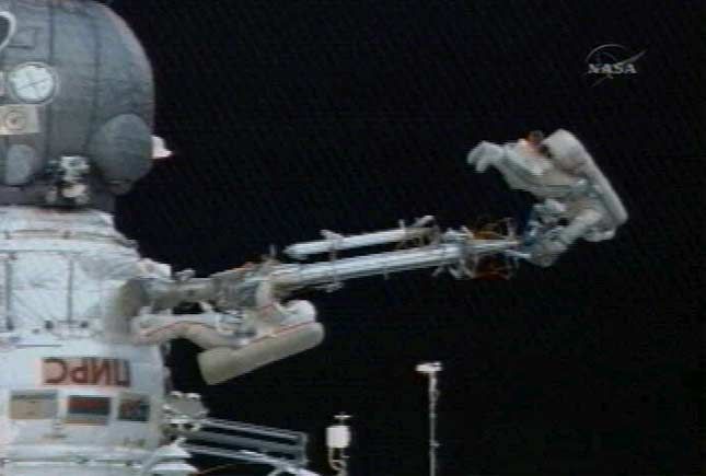 Spacewalkers Remove Explosive Bolt from Russian Craft | Space