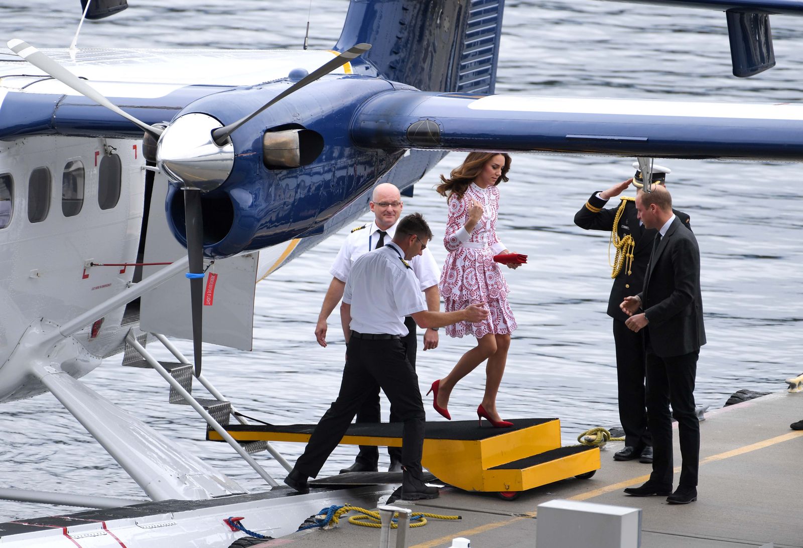 Prince William and Princess Kate Enjoy the Trappings of a VIP Suite at ...