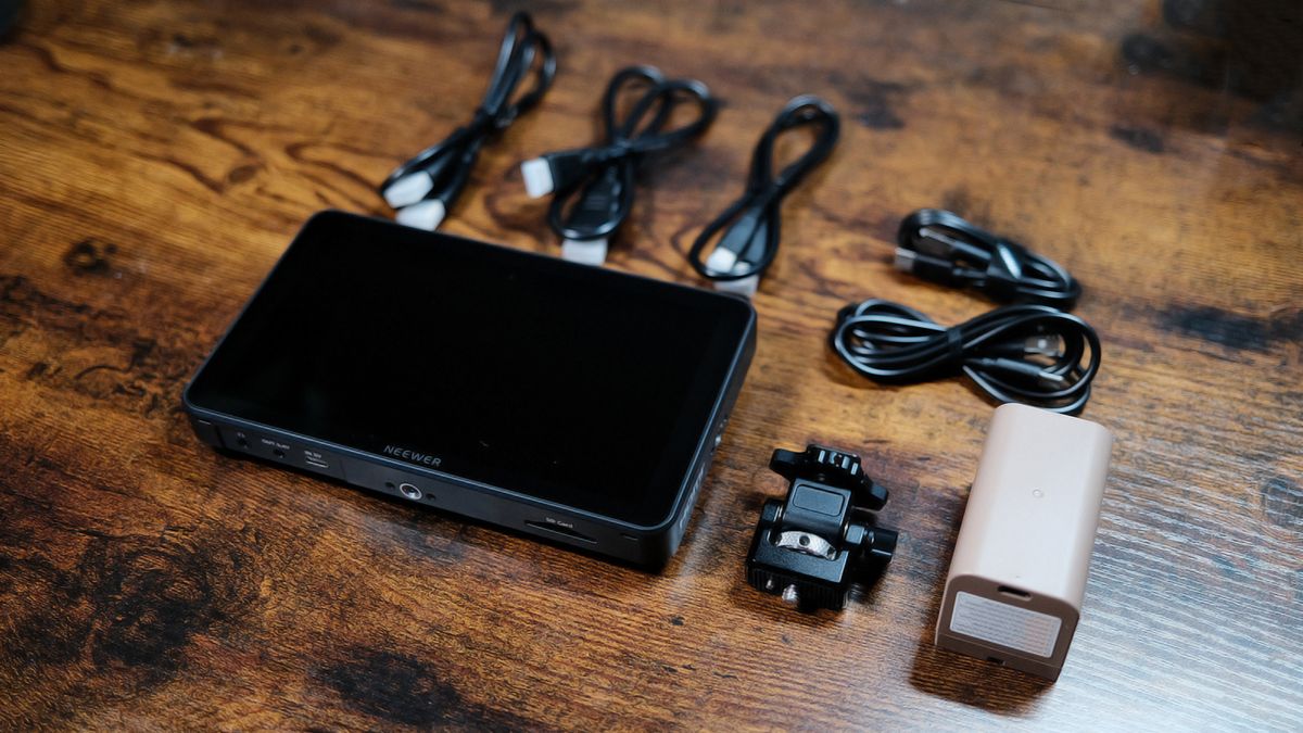 Neewer F700 field monitor review: the affordable all-rounder | Digital ...