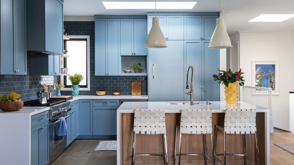 This cool Californian home makes its mark with clever color choices ...