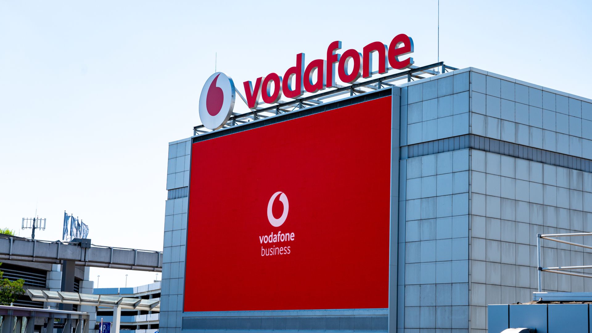 Vodafone becomes second UK operator to bring back EU roaming charges ...