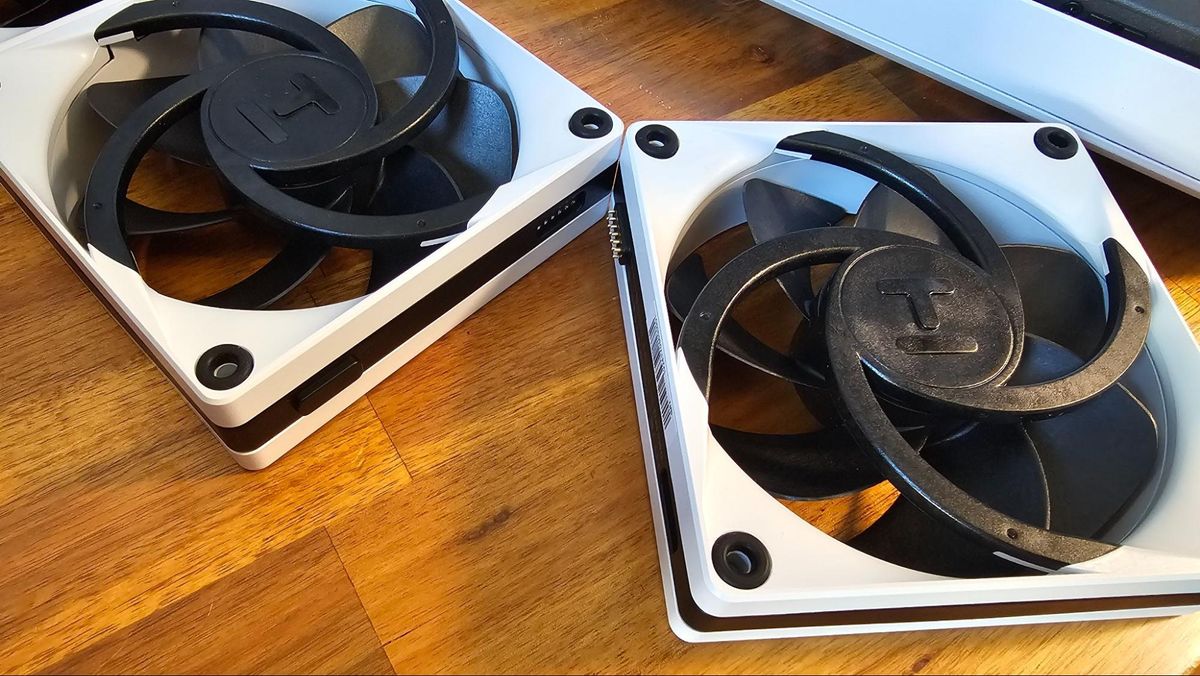 Hands-on with Hyte's Nexus Link: Huge-screen AIO cooler takes center ...
