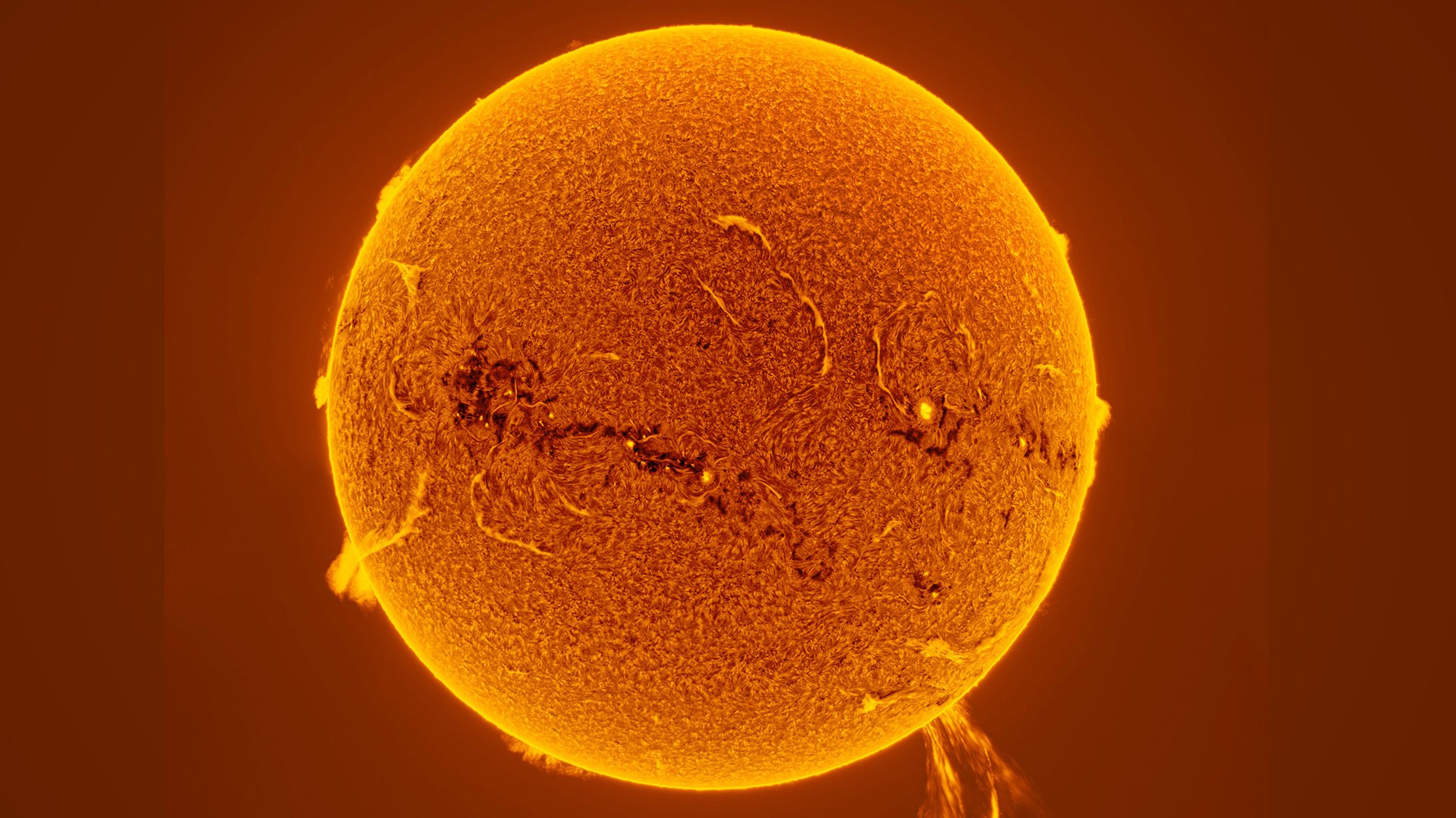 Ever seen a 300,000-mile solar prominence eruption? This stunning image ...