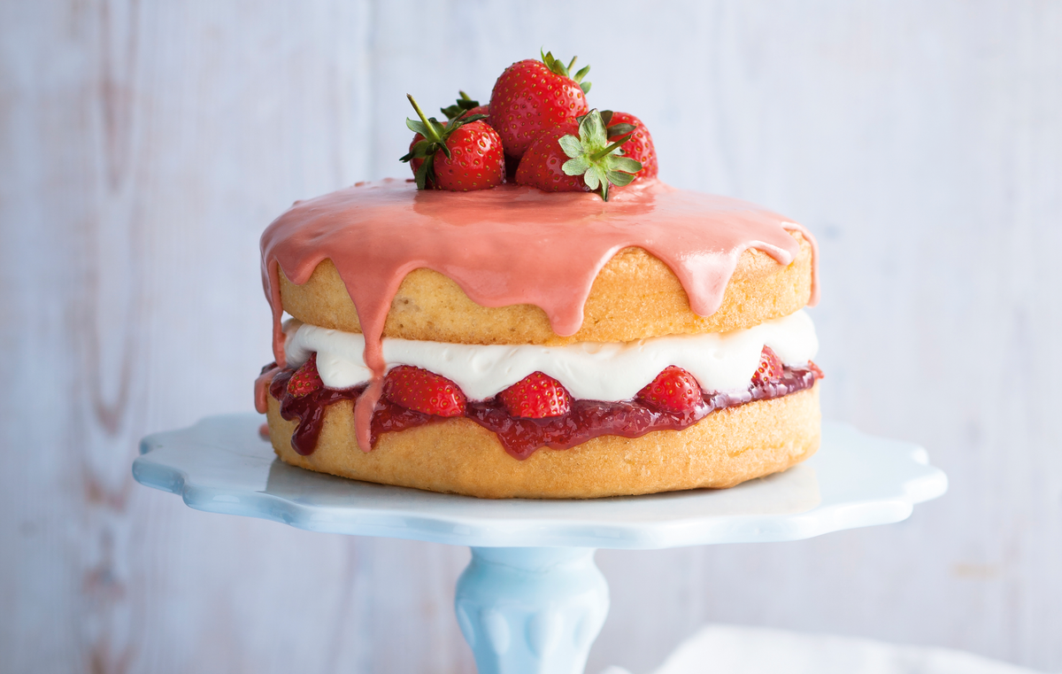 Pimm's cake | Baking Recipes | GoodtoKnow