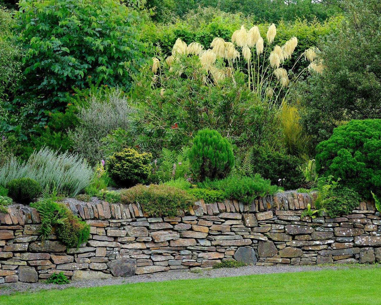 Landscaping ideas with rocks: 11 ways with pebbles, stones and boulders ...
