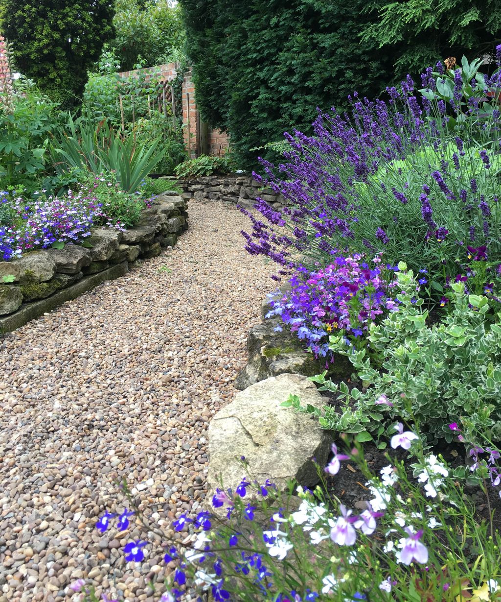 This is the ‘somber’ color combination to avoid in your garden | Homes ...