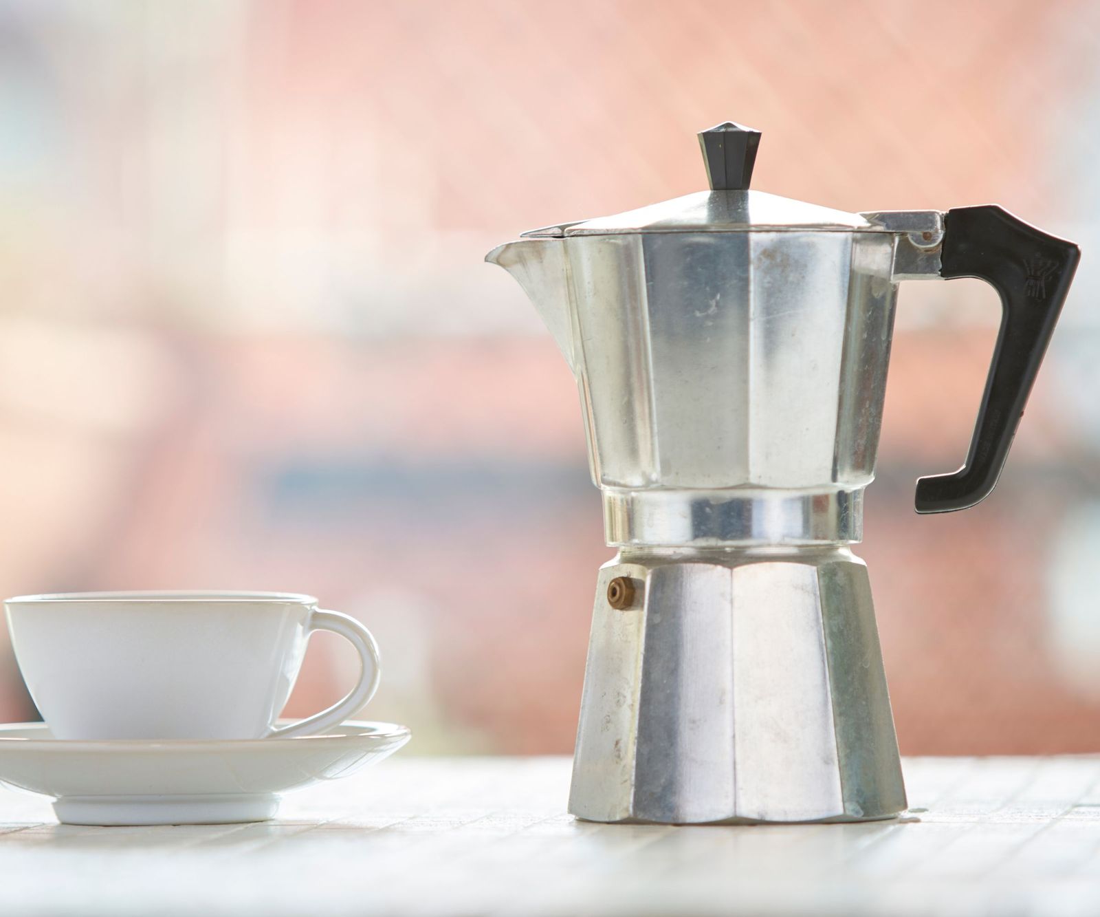 How to make espresso at home: with and without a machine | Homes and ...