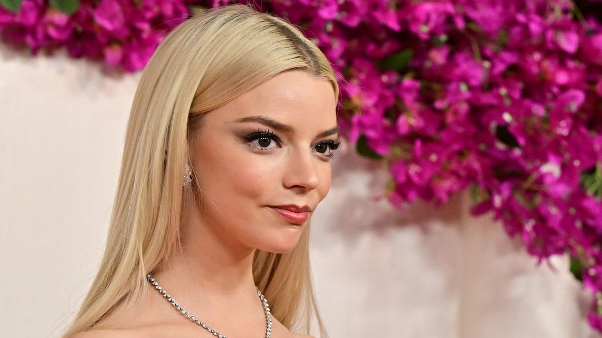 Anya Taylor-Joy Used This Reverse Logic Trick to Make Her Oscars’ Lipstick Last Longer | Marie ...