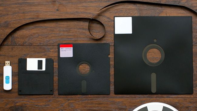 German Navy to replace aging 8-inch floppy drives with an emulated ...
