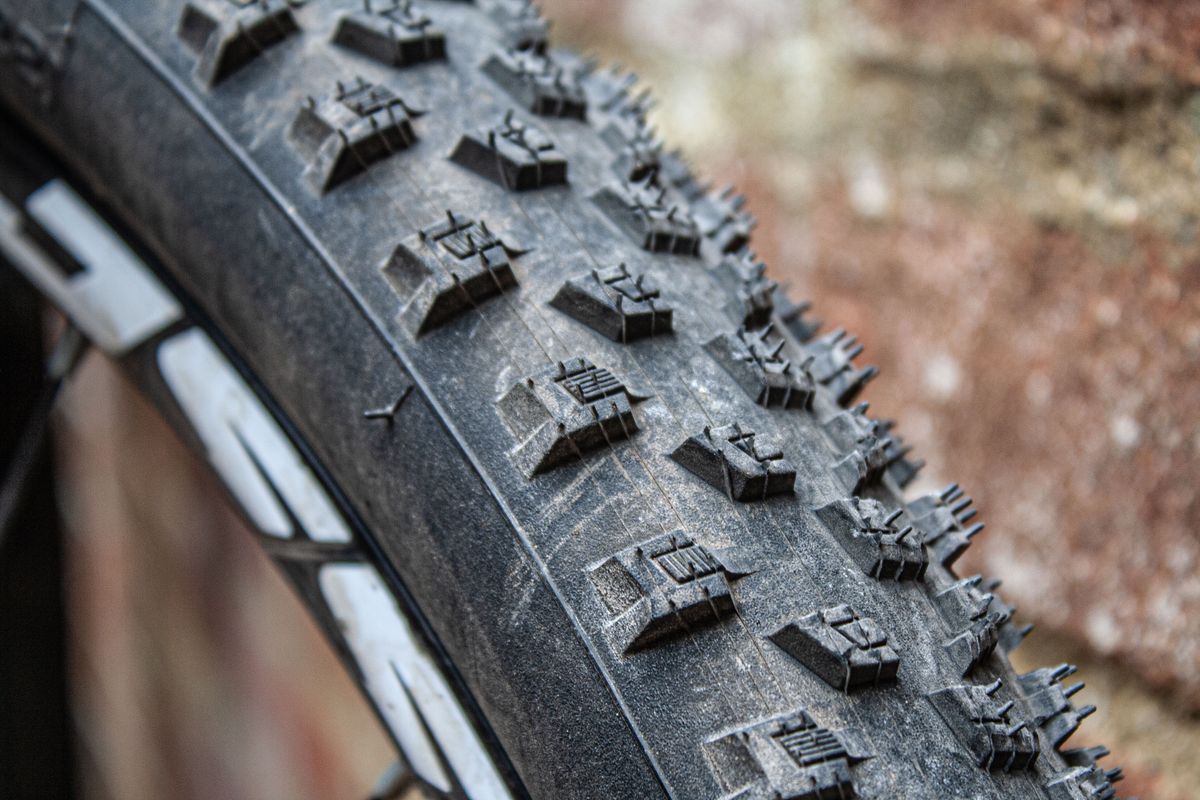 Specialized S-Works Fast Trak T5/T7 tire review – light and fast but ...