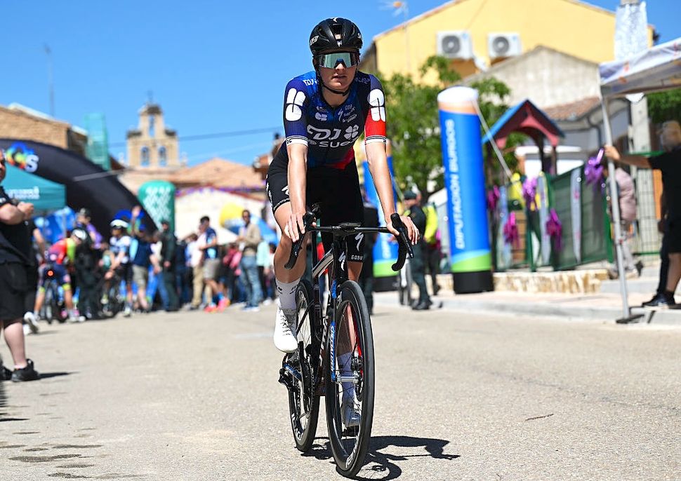 Tour Féminin des Pyrénées: Ally Wollaston sprints to stage 1 victory | Cyclingnews