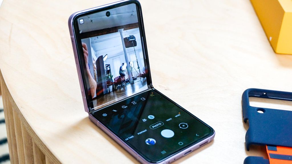 Samsung Galaxy Z Flip 3 review: The first foldable phone under $1,000 ...