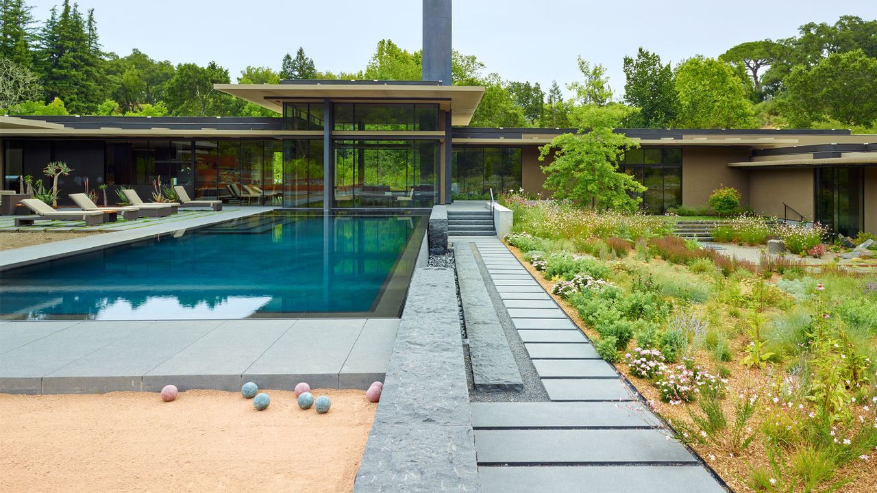 Backyard landscaping ideas: 25 elements your outdoor space needs ...