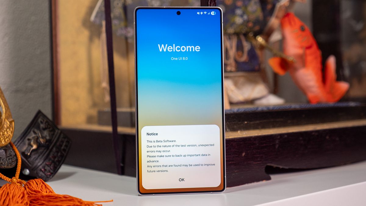 Motorola Razr Ultra 2025 vs. Samsung Galaxy S25 Ultra | Android Central