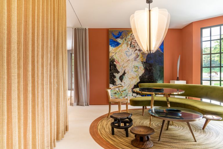 Designers explain how to divide a room with curtains | Livingetc