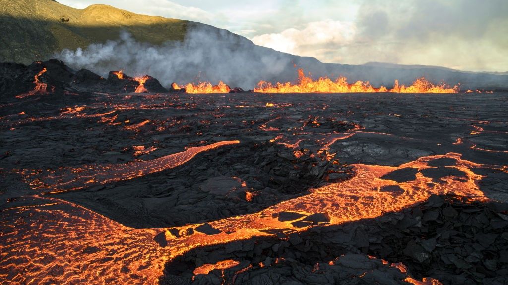 Lava outburst 3 times the size of Texas may have triggered Snowball ...