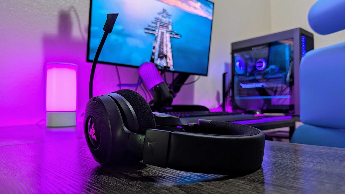 Razer's latest wireless PC gaming headset rocks 9 zones of RGB lighting ...