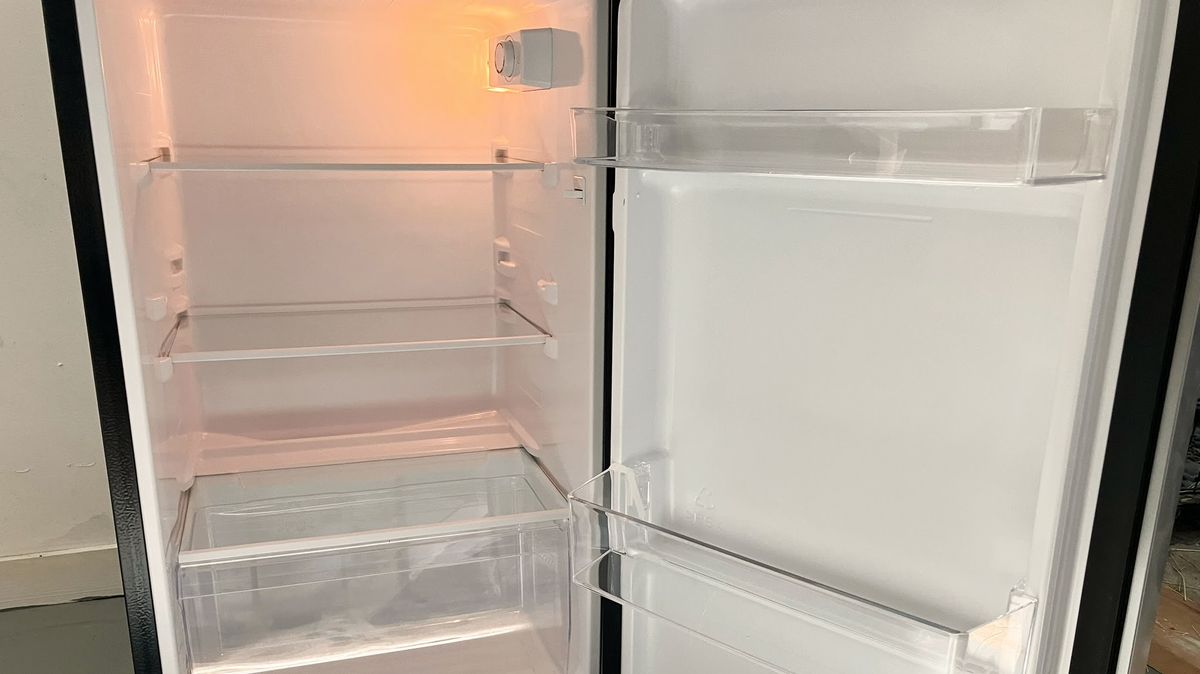 Hisense LMT43M6AVE 4.4-cu ft Mini Fridge with Freezer review | Top Ten ...