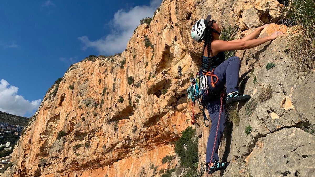 What to wear for rock climbing: a beginner’s guide | Advnture