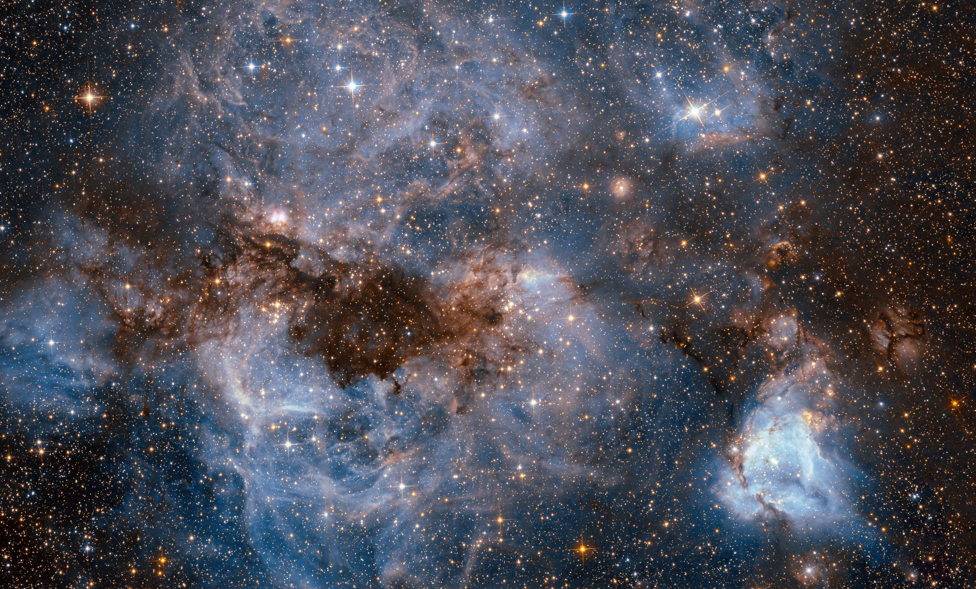 Hubble Telescope Captures Jaw-Dropping Beauty of Nearby Galaxy | Space