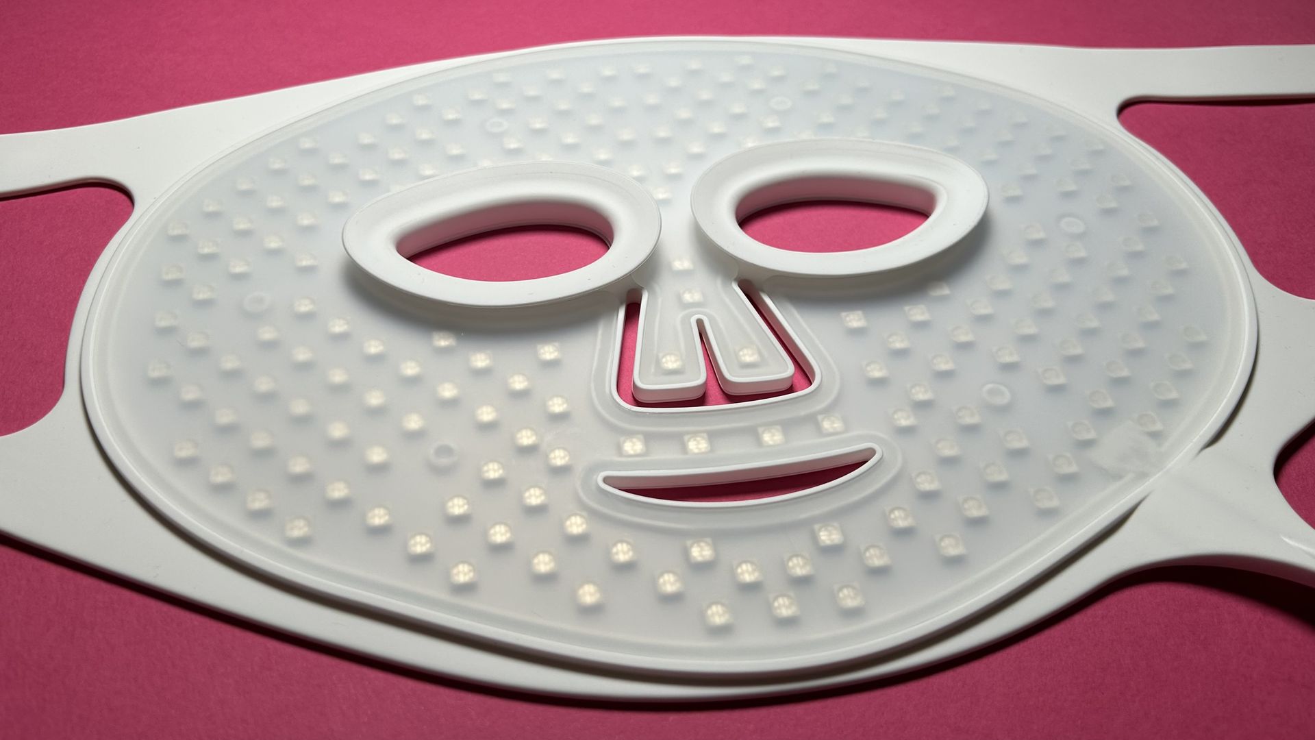 LumaLux Face Pro LED Light Therapy Mask review: the future of LED face ...