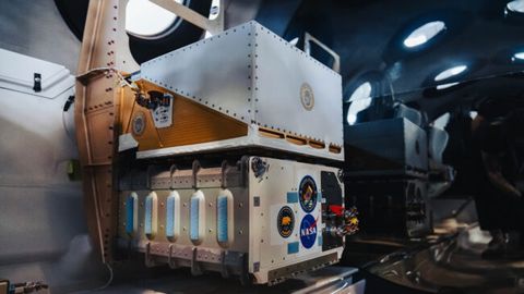 3D printer successfully makes little space shuttle models in ...