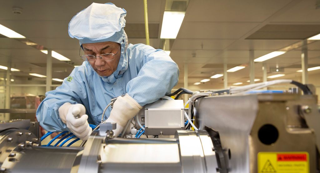 Chinese fabs are reportedly upgrading older ASML DUV lithography ...