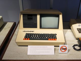The Altair 8800, Bill Gates and Paul Allen - A Computer History Timeline