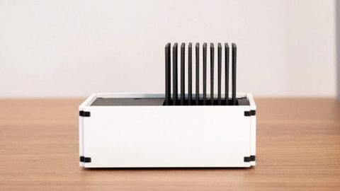 Minimalist Fanless Raspberry Pi 4 Case Looks Cool, Keeps Cool | Tom's ...